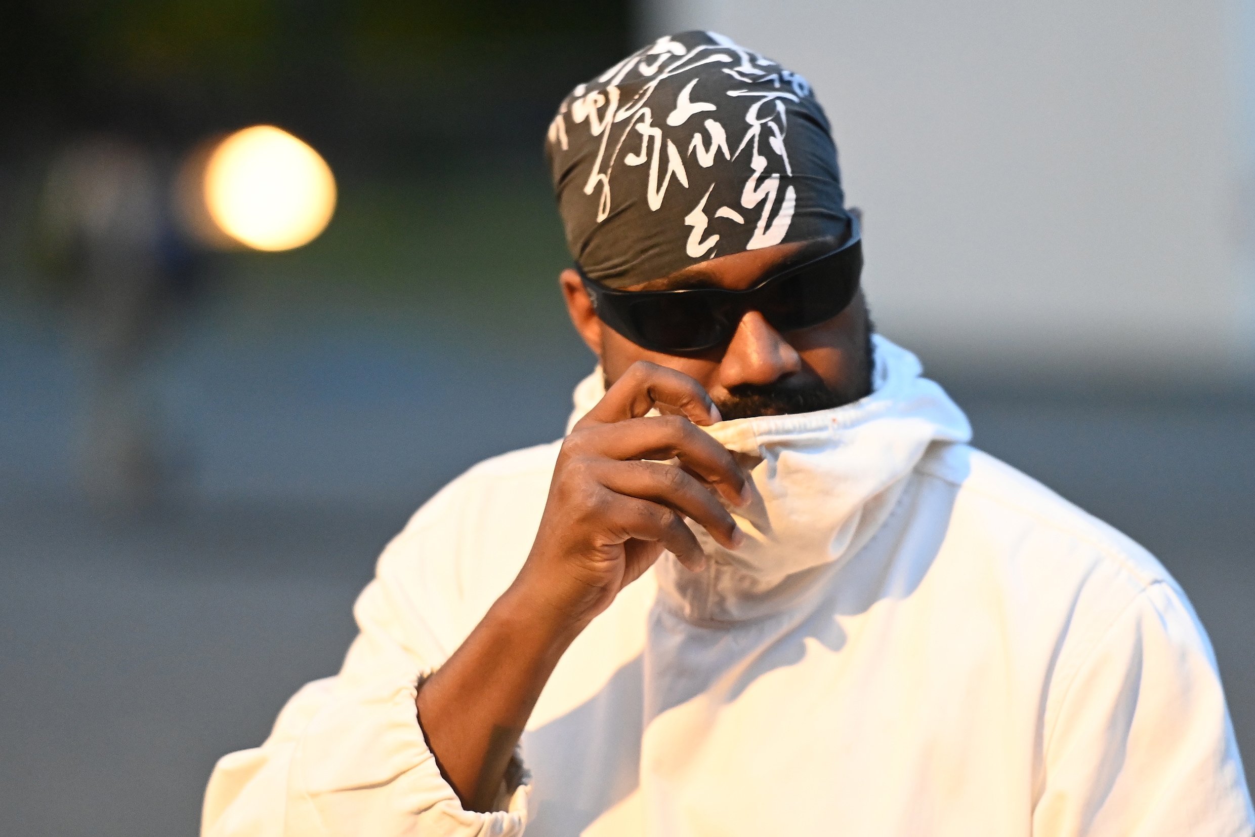 Grote meerderheid Tweede Kamer wil dat rapper Kanye ‘Ye’ West Nederland ...