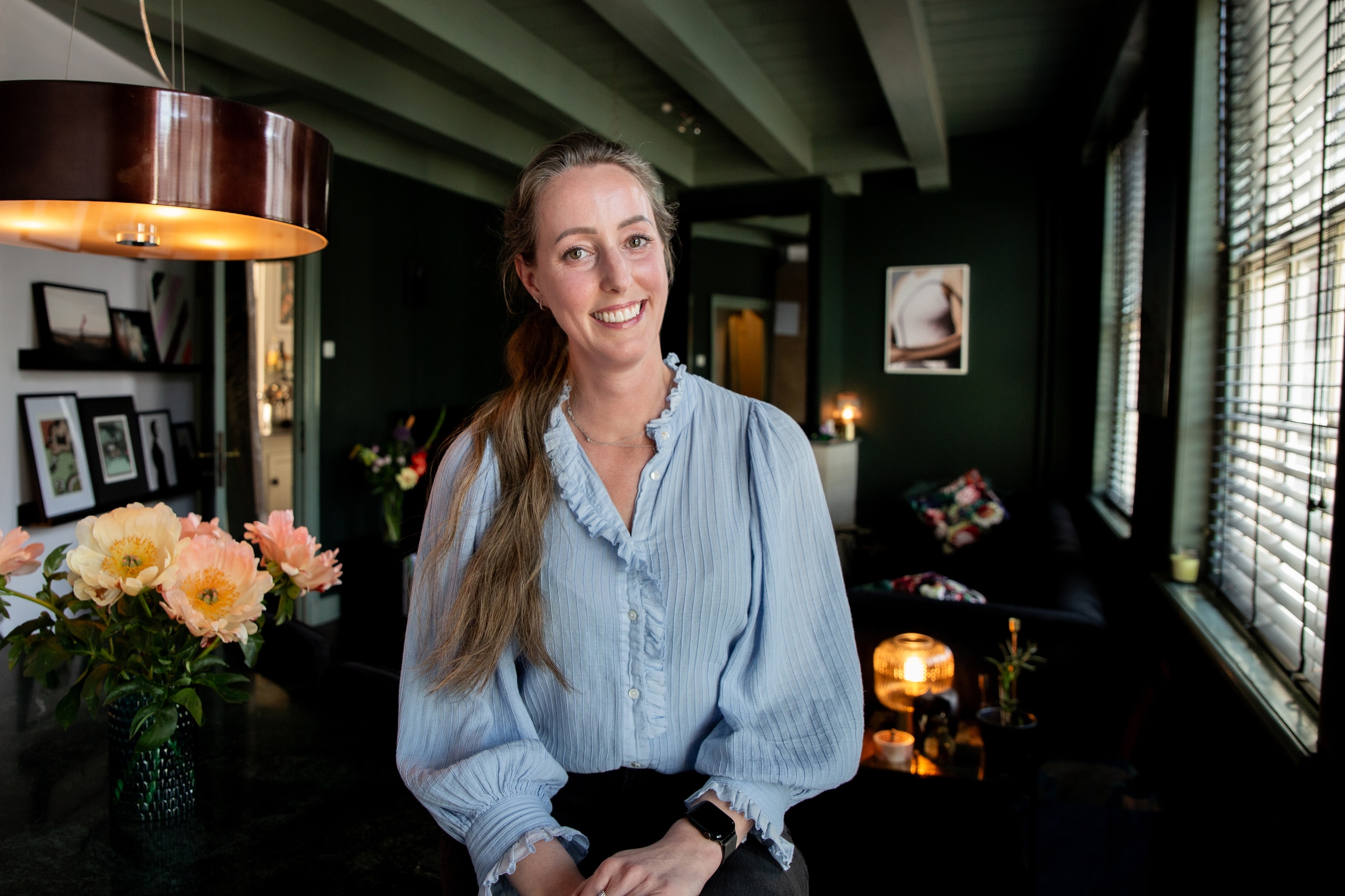 Eva (41) woont hartje centrum en komt via een koffiezaakje haar 17de ...