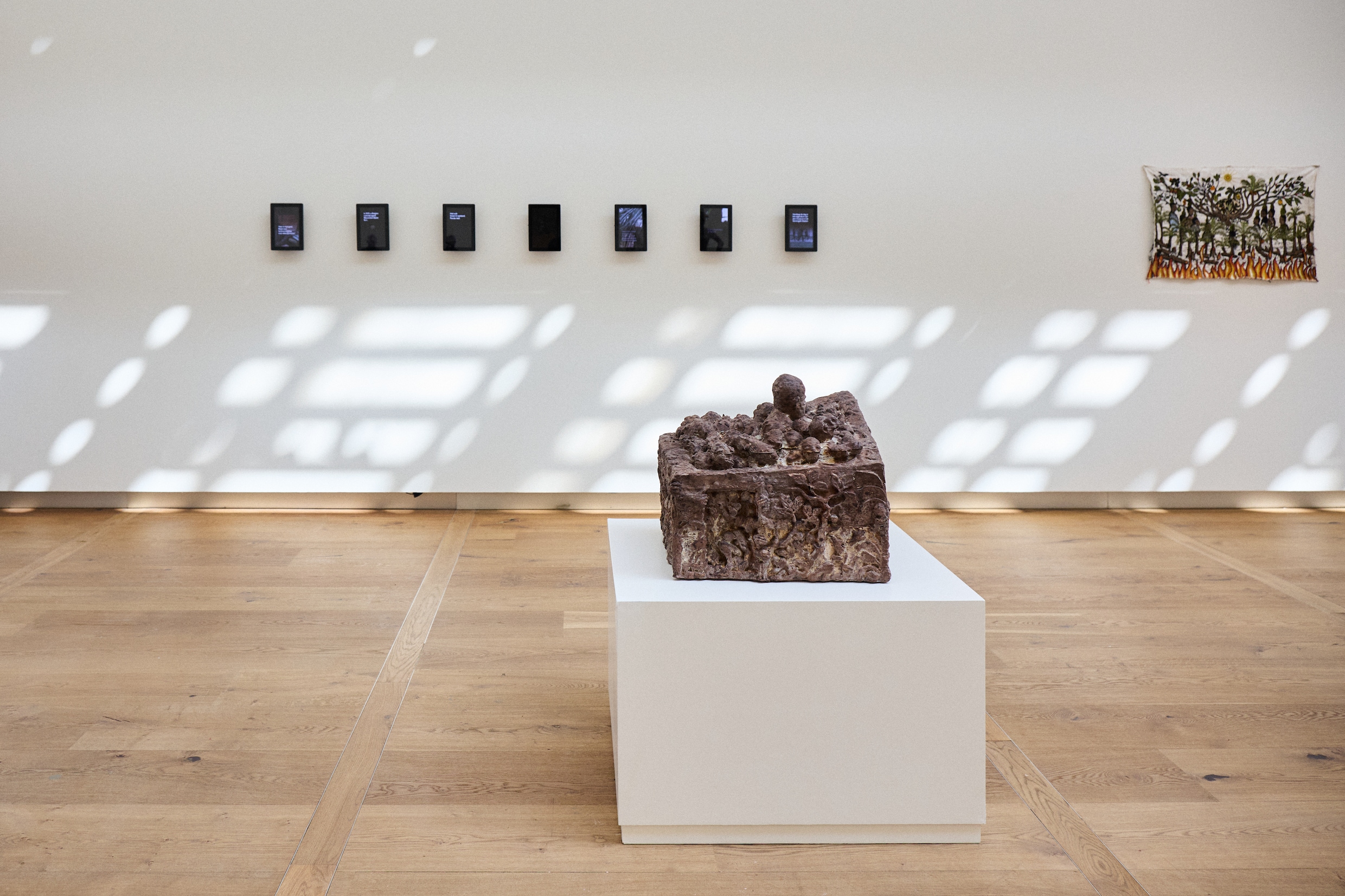 Het Land van Hageslag: in Museum H’Art wreekt Congolees collectief ...