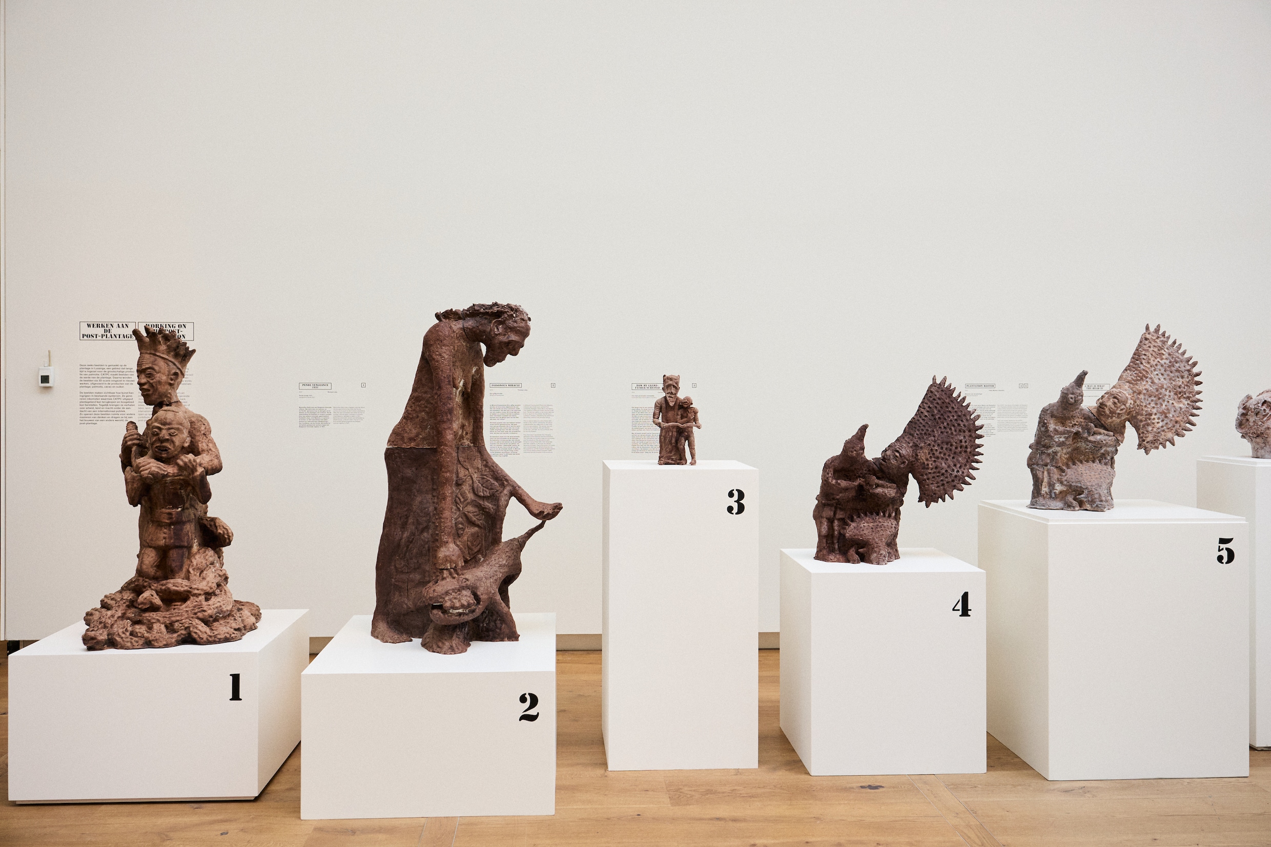 Het Land van Hageslag: in Museum H’Art wreekt Congolees collectief ...