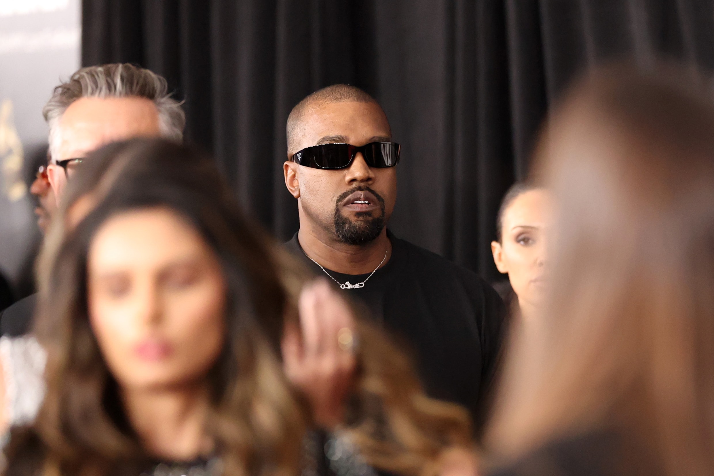 Kanye weghouden lukt niet, maar kabinet gaat zijn concert héél goed ...