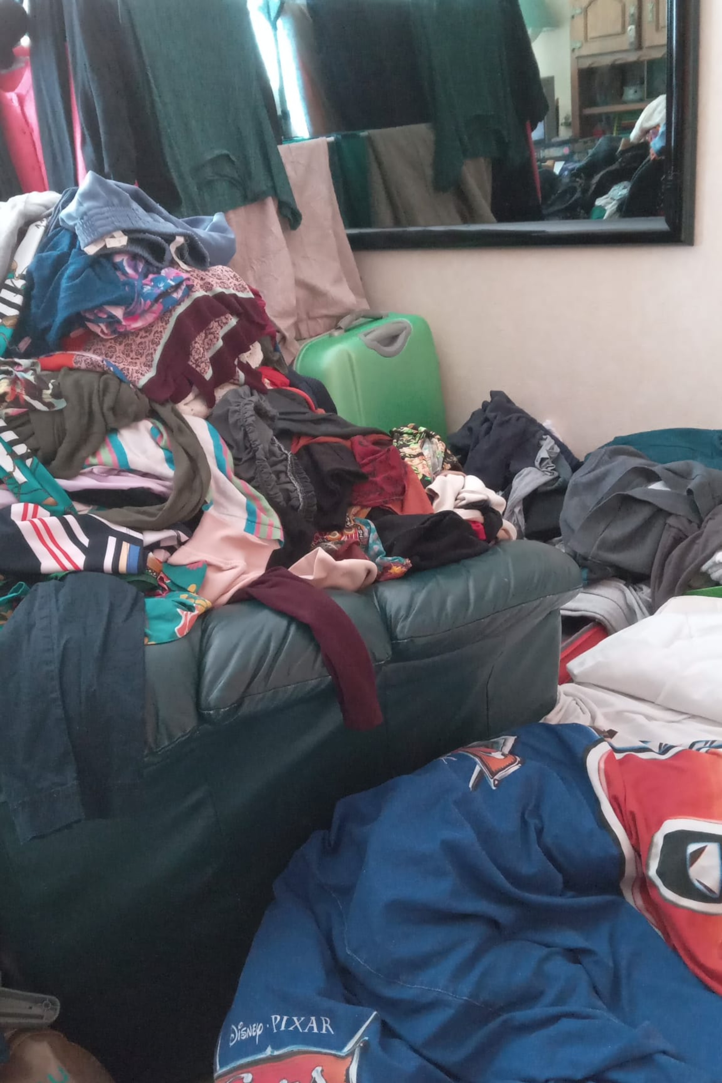Cynthia (32) has been drifting through Amsterdam with her children for ...