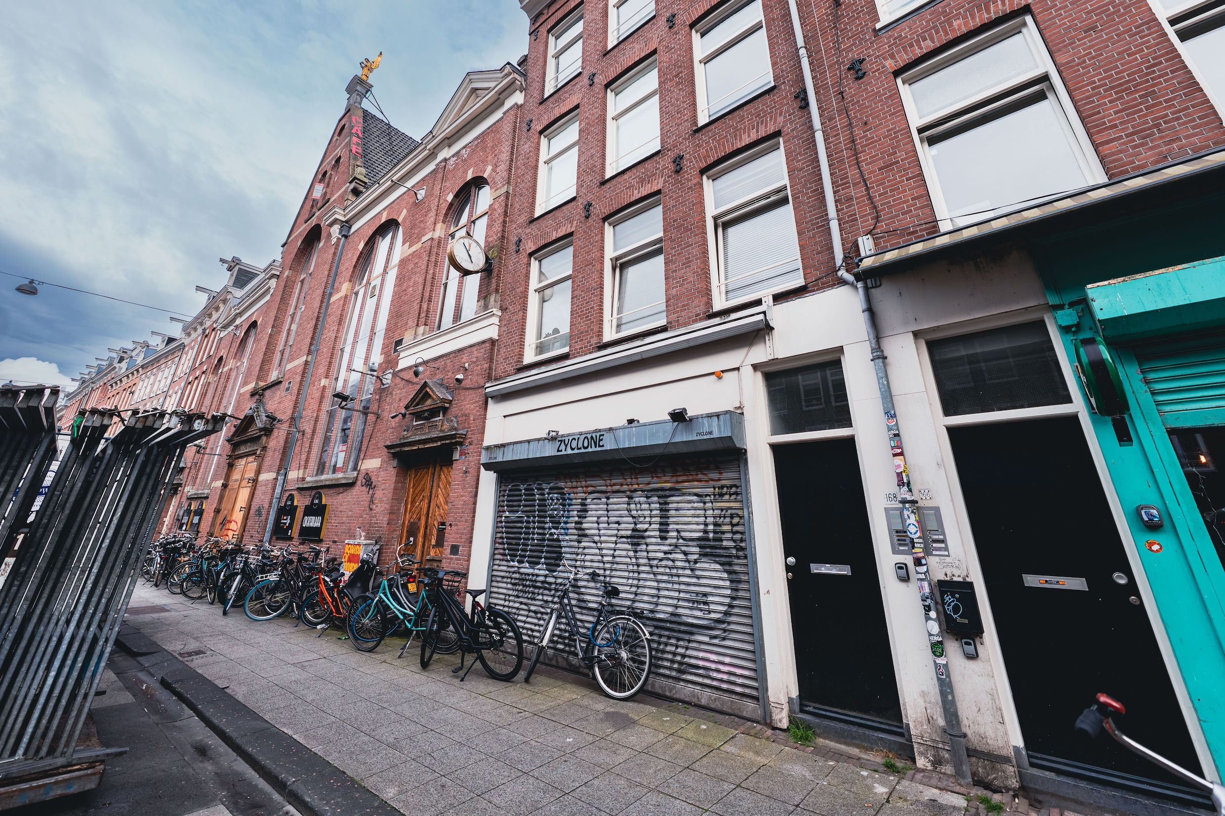 Waarom een 7-jarige graatmagere André Hazes hier op de Albert Cuyp zijn ...