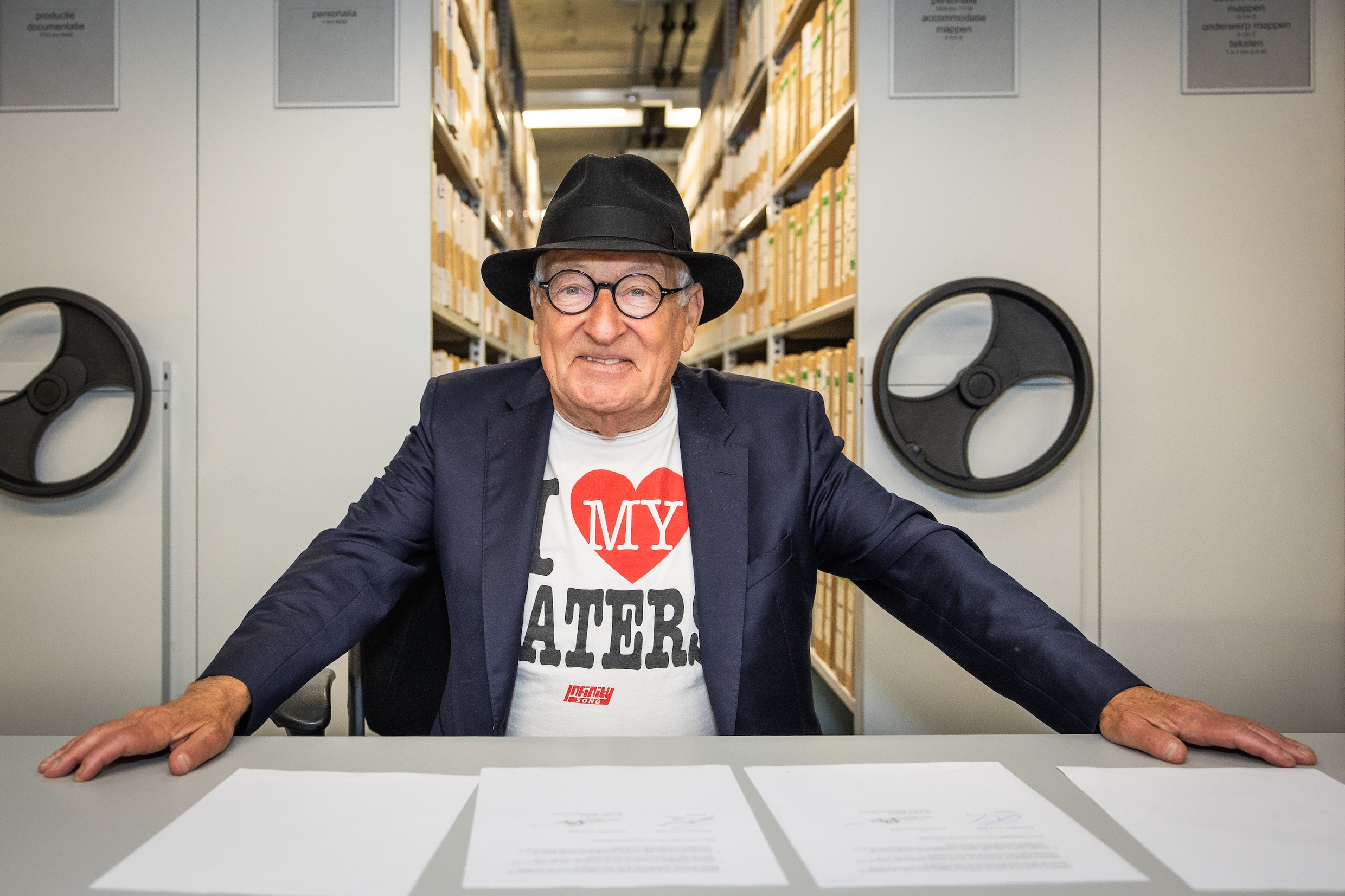 Youp van ’t Hek schenkt 50 jaar cabaret aan het Allard Pierson: ‘Ik ...