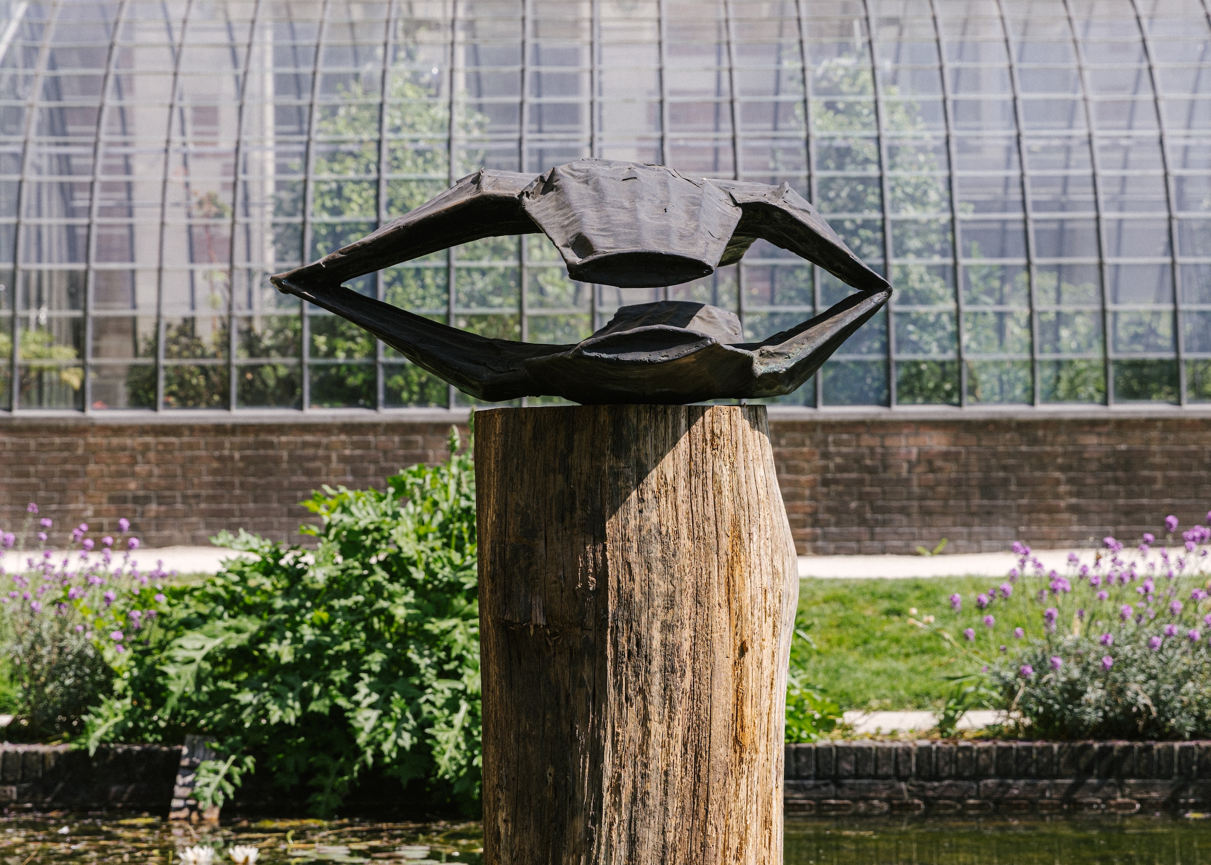 Carel Visser sculptures in the Rijksmuseum gardens: he saw structures ...