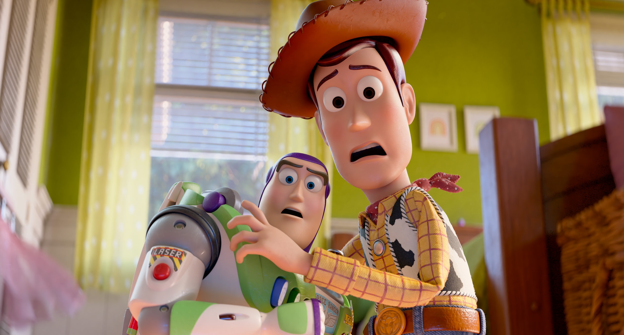 In Toy Story 5 vrezen geliefde speelgoedfiguren de komst van big tech ...
