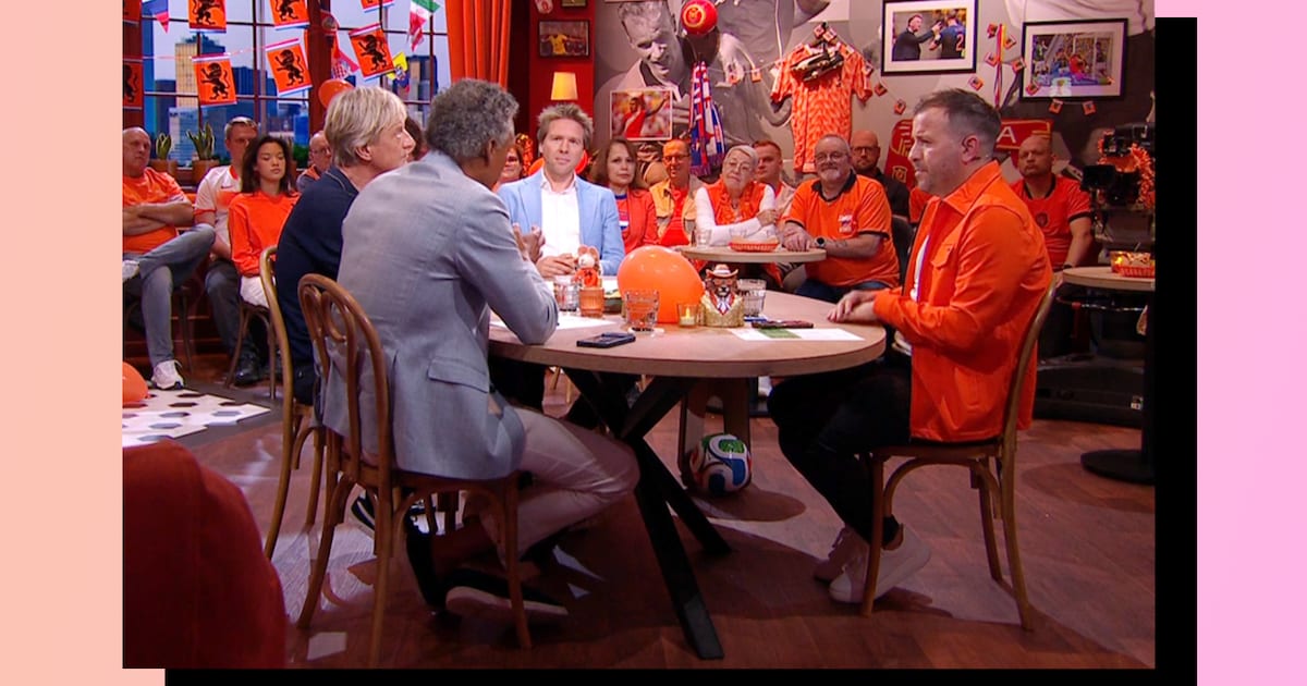 Van der Vaart was nog in vol oranje ornaat, maar Van Hooijdonk had het ...
