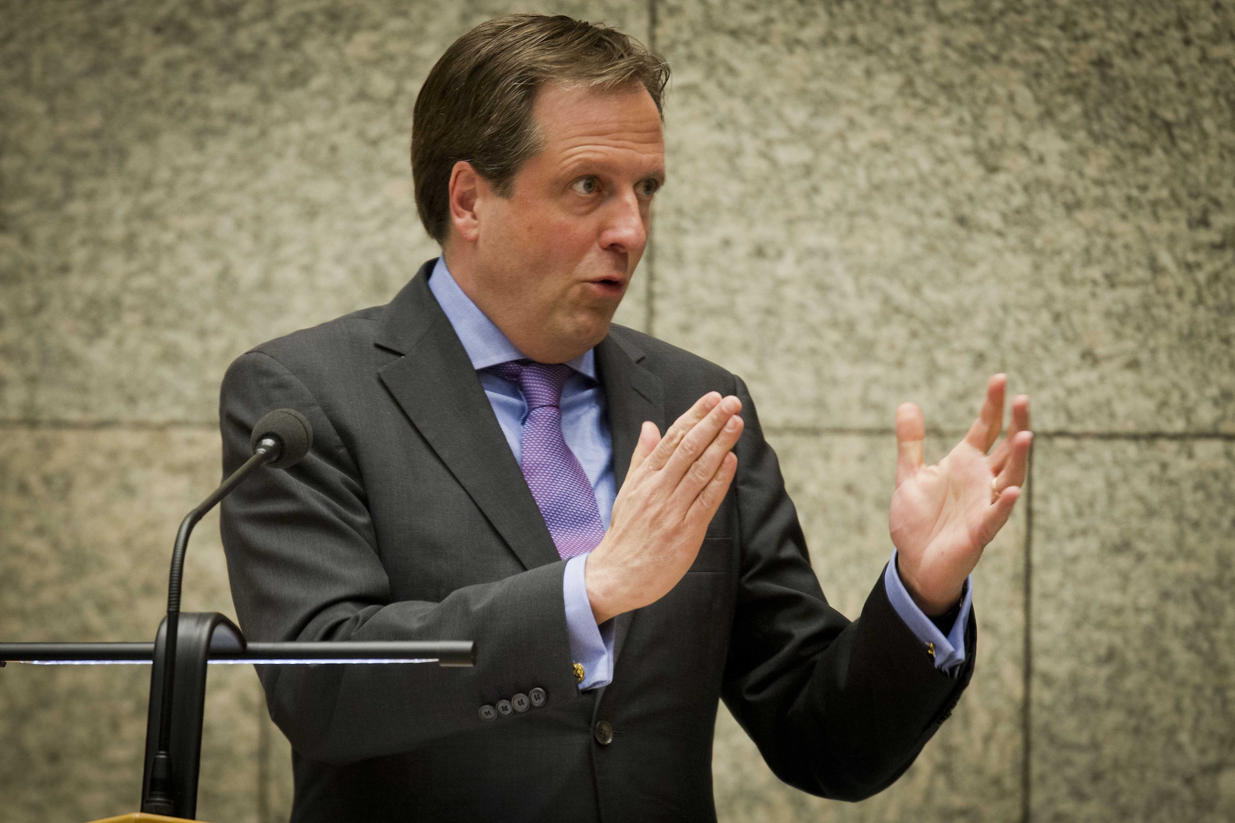 Alexander Pechtold bezorgt trouwring terug bij eigenaar | Het Parool