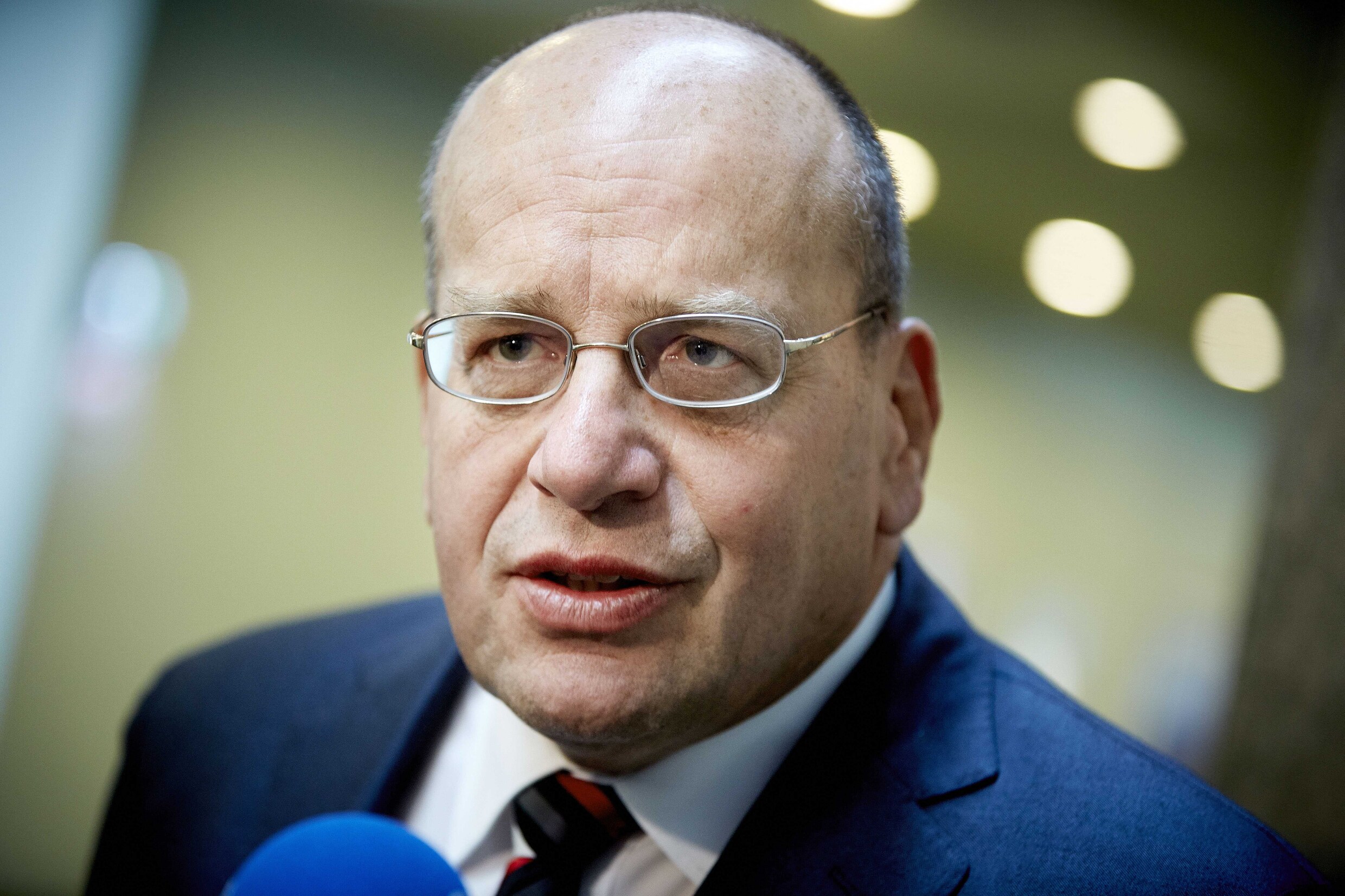 'Teeven doet te weinig tegen asielstroom' | Het Parool