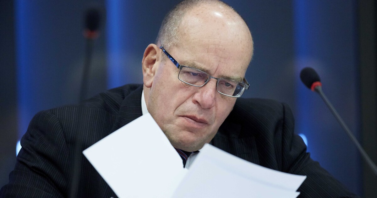 Teeven liet 290 vreemdelingen alsnog blijven | Het Parool