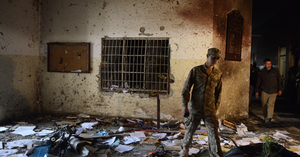 Zeker twintig slapende arbeiders doodgeschoten in Pakistan | Het Parool