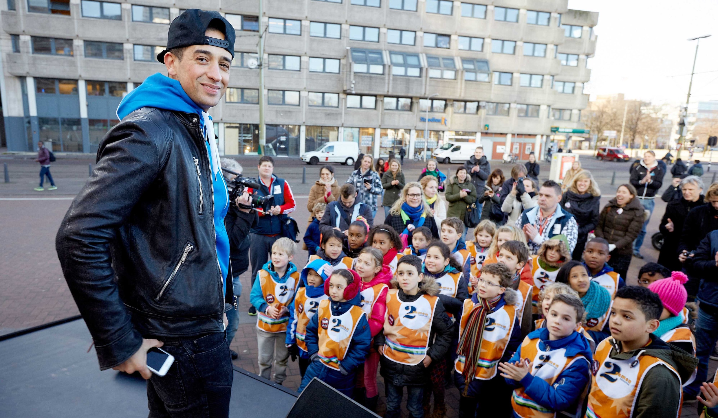Na Ali B nu ook zijn neef Yes-R beroofd | Het Parool