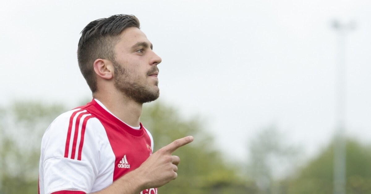 Ajax neemt afscheid van Meleg | Het Parool