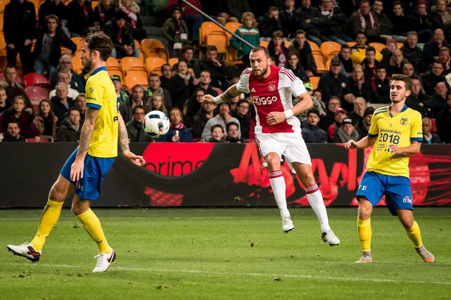Met nieuwe EK-bal gebruikt Ajax corners als wapen | Het Parool