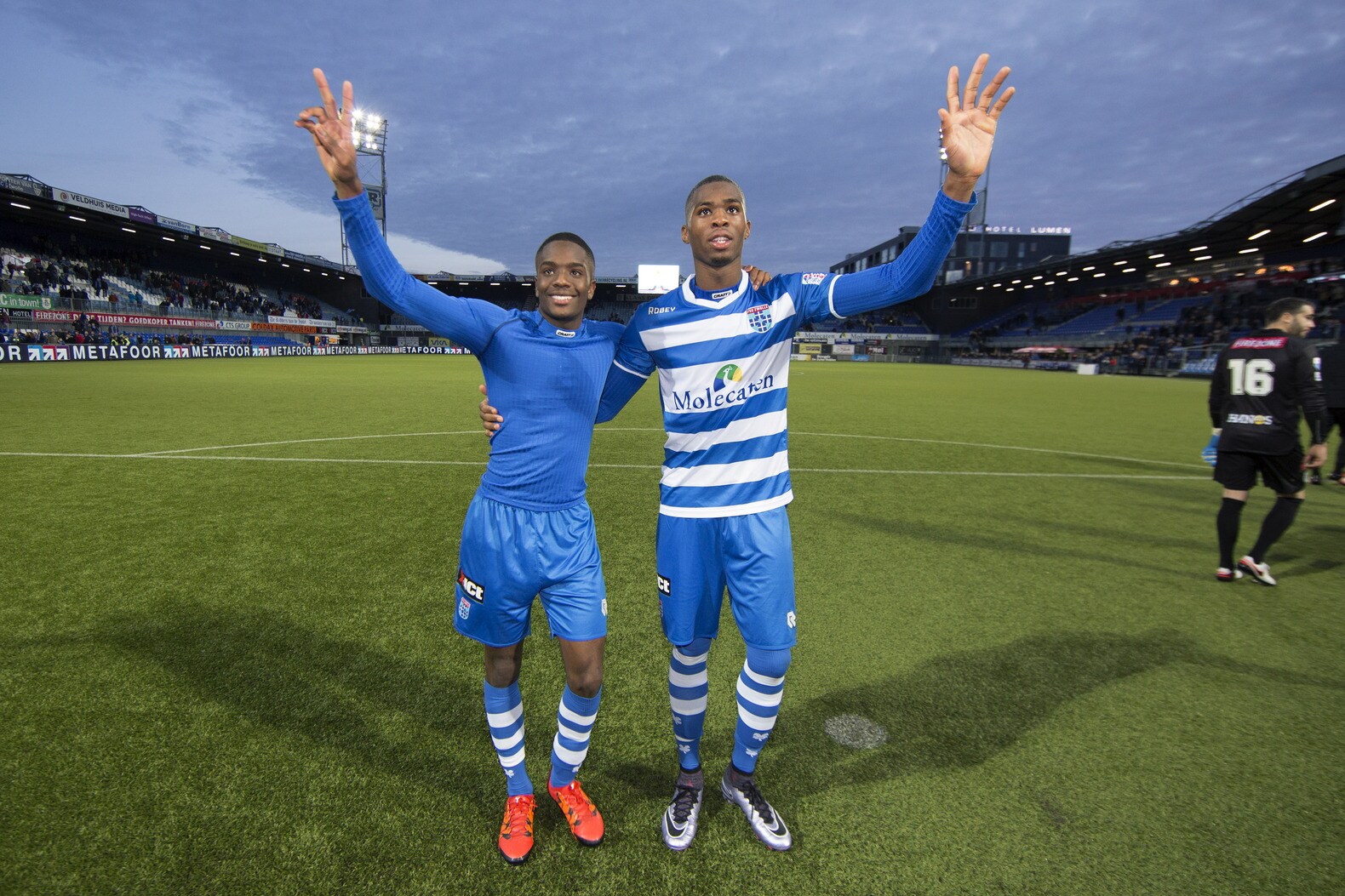 'Queen' en 'King' leiden PEC langs AZ | Het Parool