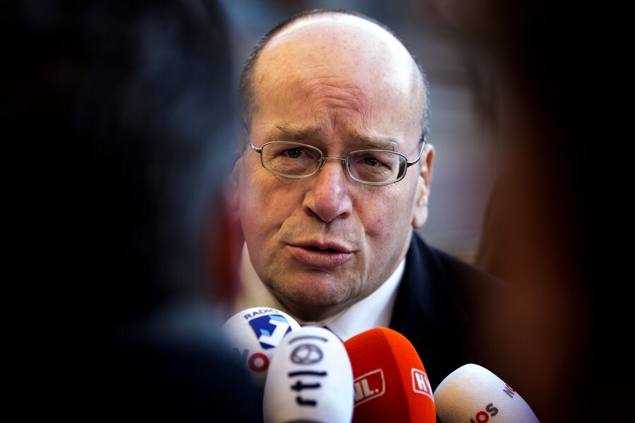 Teeven mag Belgische tbs'er het land uitzetten | Het Parool