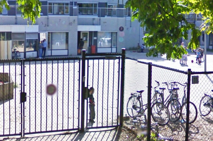 'OM vraagt uitlevering docent kindermisbruik Buitenveldert' | Het Parool