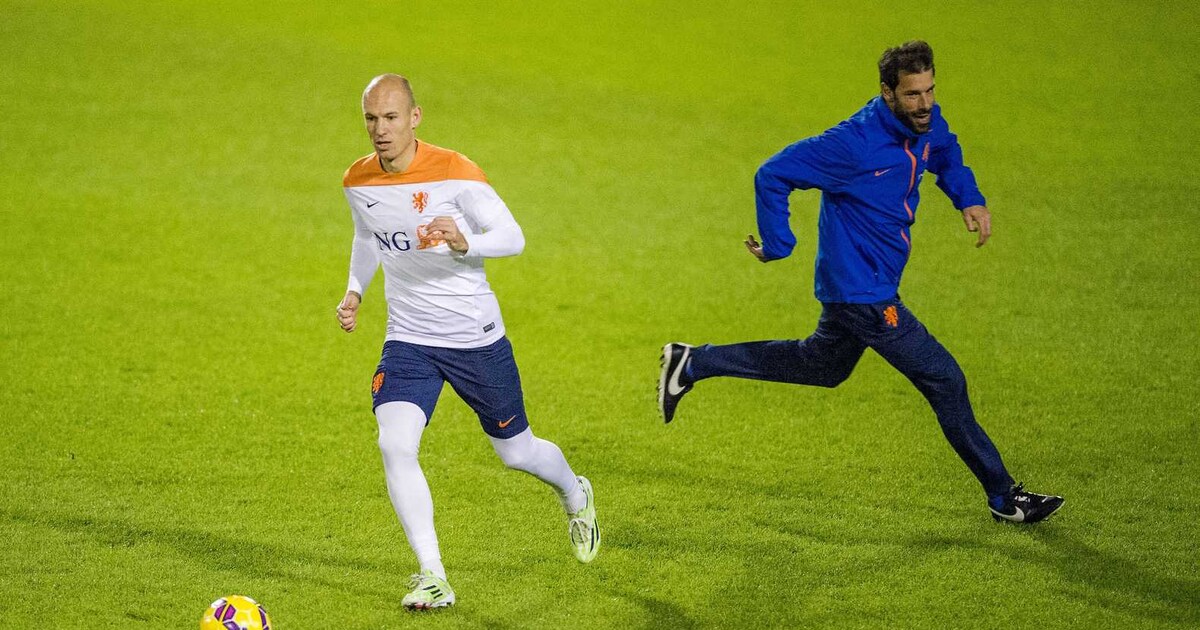 Oranje verschijnt met viertal op het veld | Het Parool