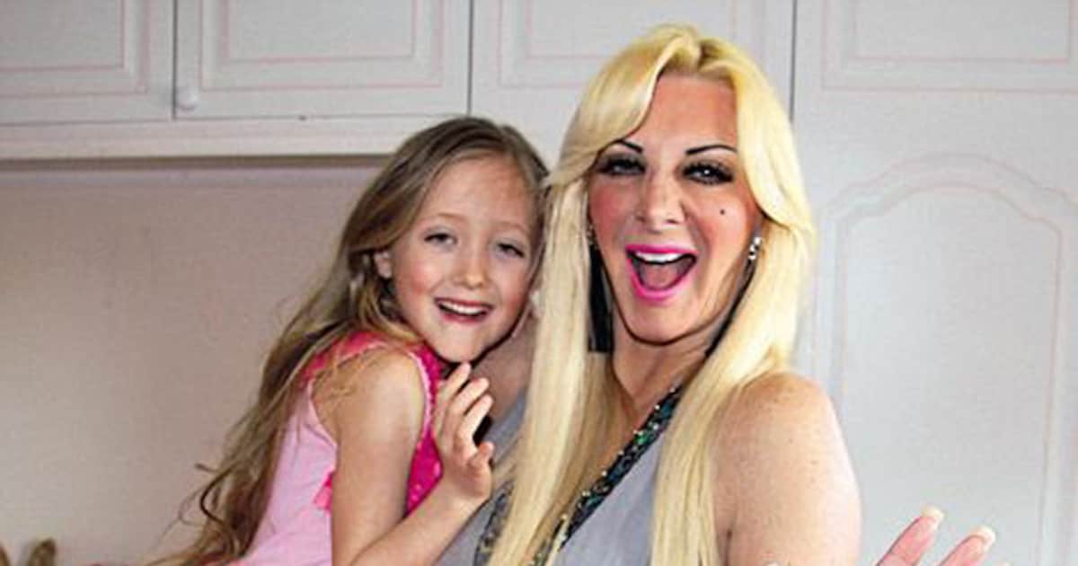 Moeder geeft 7-jarige dochter bon voor borstvergroting | Het Parool