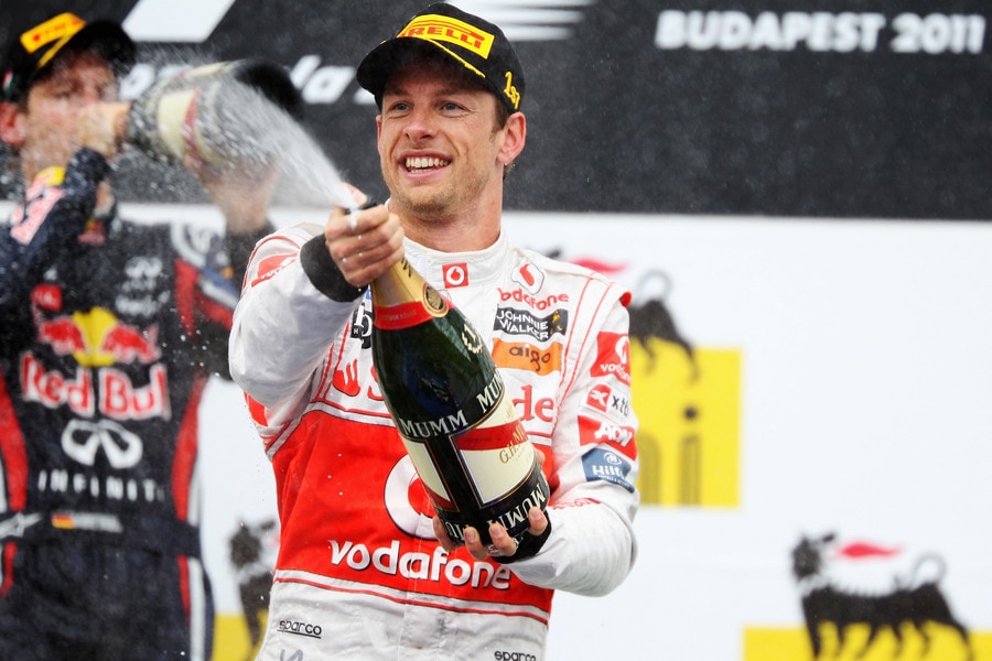 Button zegeviert in tactische race op Hungaroring | Het Parool