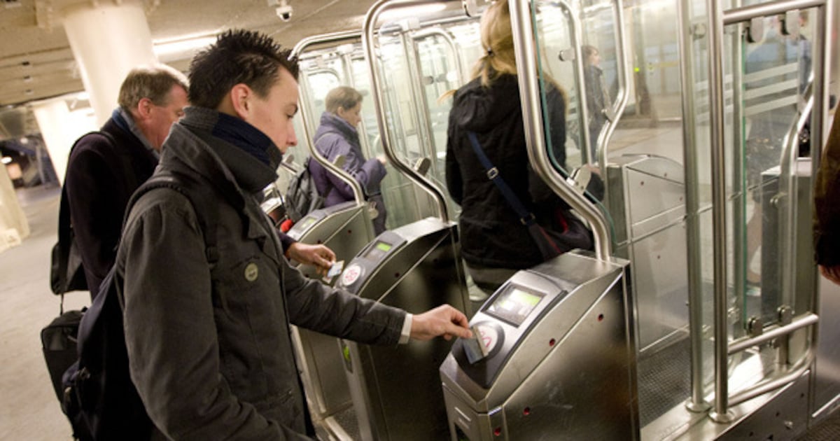 Student moet volgend jaar ook in- en uitchecken bij NS | Het Parool