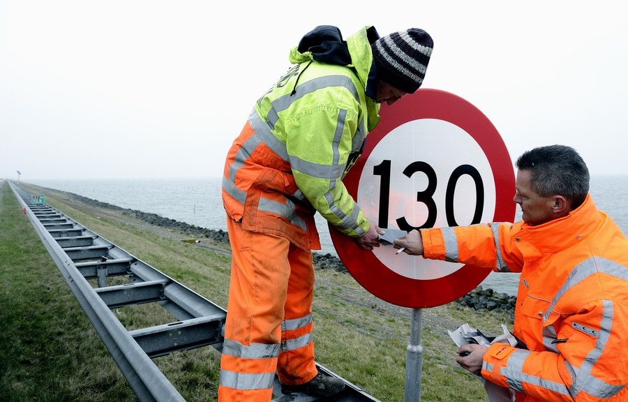 130 kilometer per uur op snelweg gaat door | Het Parool
