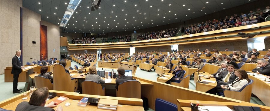 'Huidige Kamerleden krijgen minder wachtgeld' | Het Parool