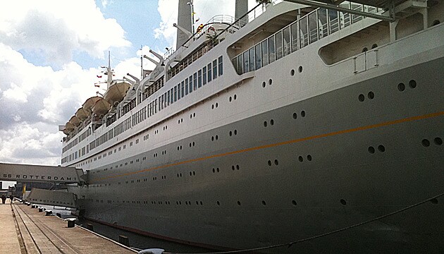 Woonbron: 230 miljoen verlies bij verkoop ss Rotterdam | Het Parool