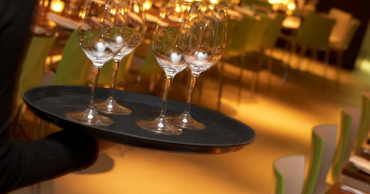 Jongeren in horeca krijgen fors meer loon | Het Parool