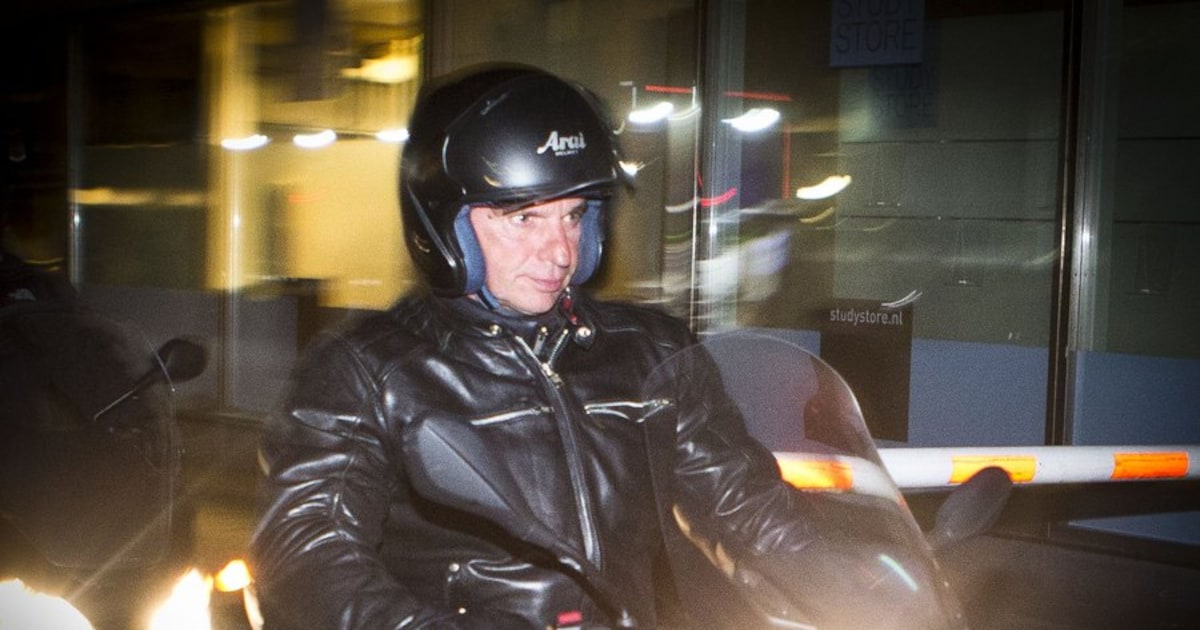 Holleeder gewoon op scooter naar opnames College Tour | Het Parool