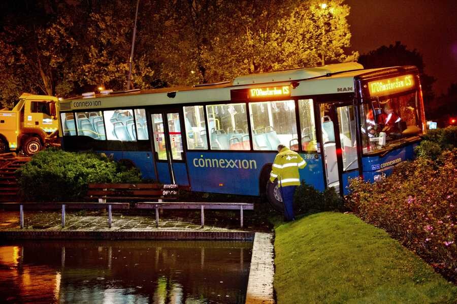 Gebotste bus Amstelveen vierde ongeluk in jaar tijd op zelfde plek ...