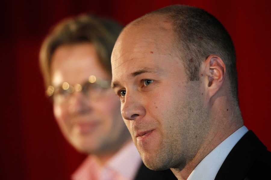 Betaald voetbal nog steeds in rode cijfers | Het Parool Betaald voetbal nog steeds in rode cijfers | Het Parool