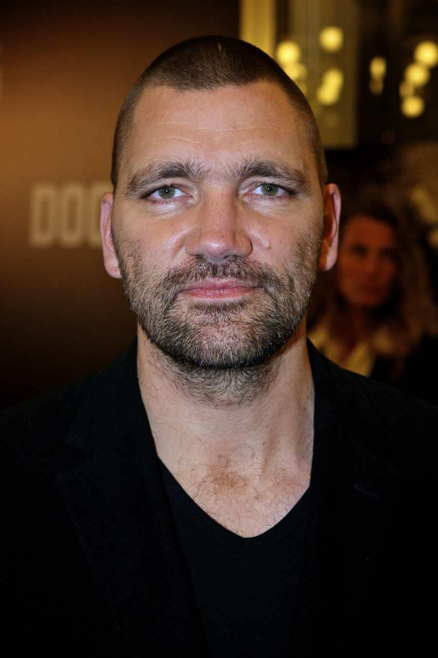 Volendammers boos over grap Theo Maassen | Het Parool