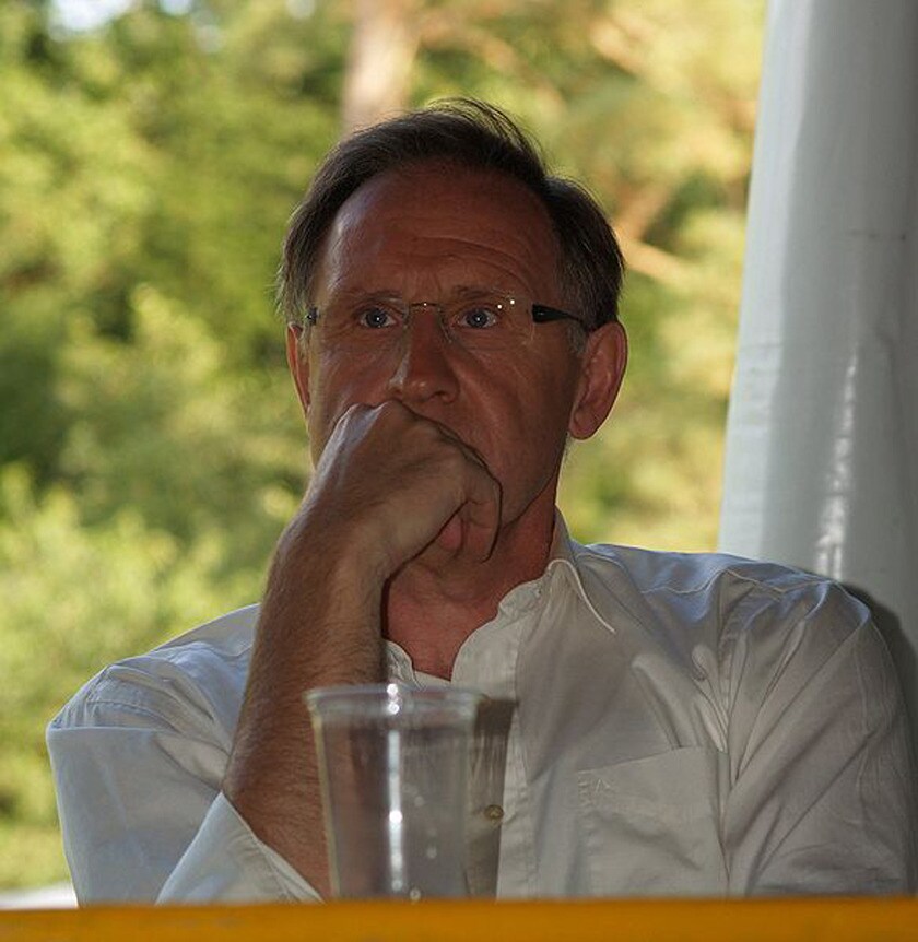 Politicoloog Jos de Beus (60) overleden | Het Parool