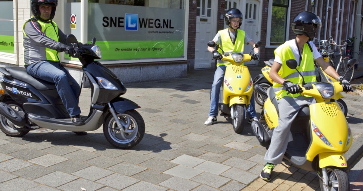 Minder brokken door pubers na invoering brommerexamen | Het Parool