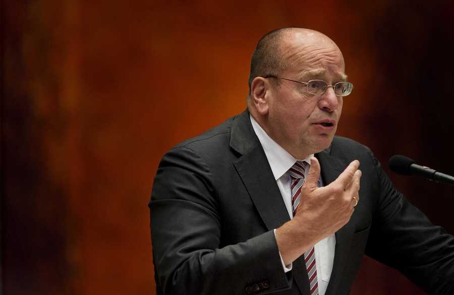 Teeven: veiligheid voor beroepsgeheim | Het Parool