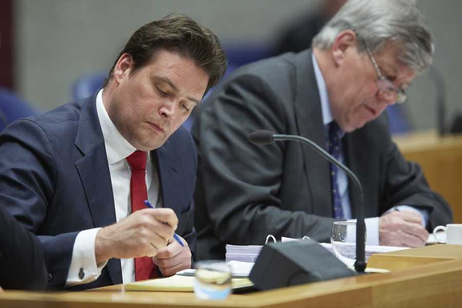 Oppositie erg kritisch over Weekers | Het Parool