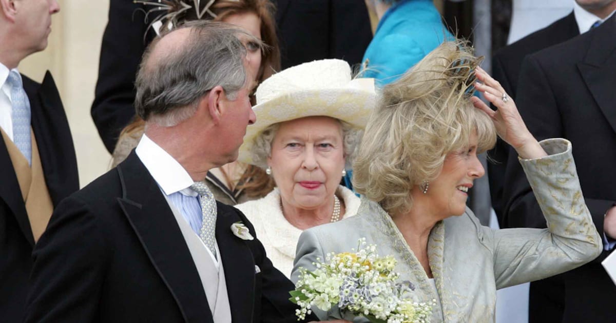 Britse Queen boos dat agenten aan de nootjes zaten | Het Parool