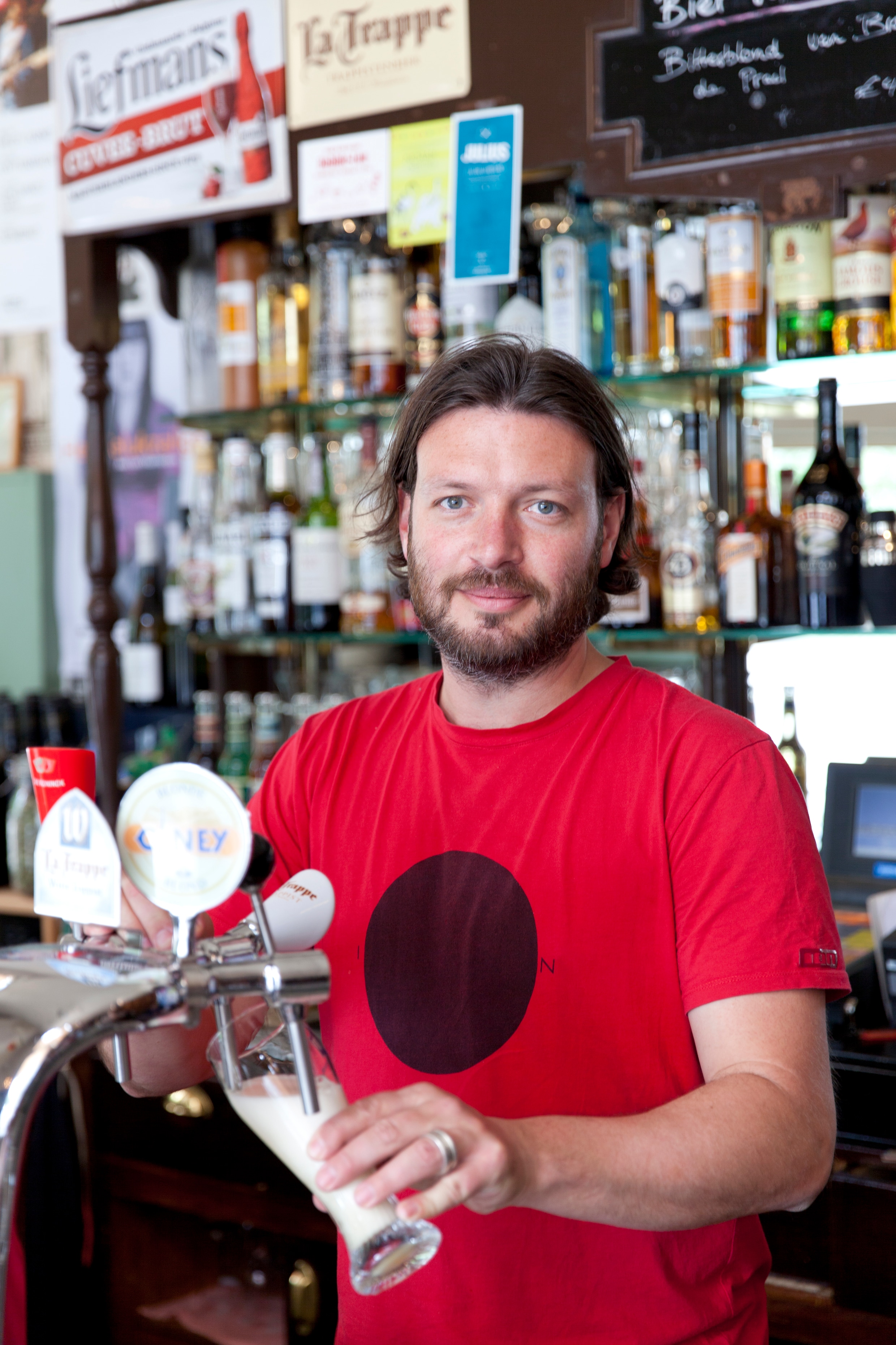 Buurtcafé Smit & Voogt haalt 110.000 euro op via crowdfunding | Het Parool