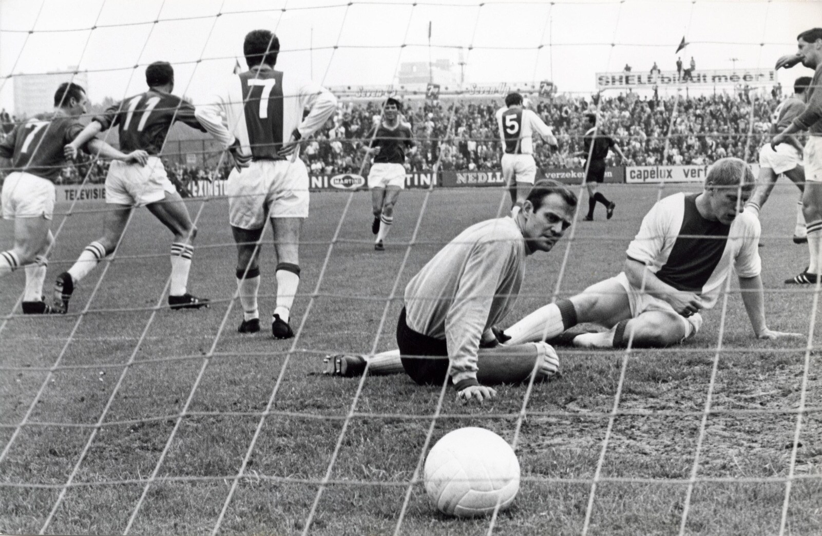 Voormalig Ajax- en PSV-doelman Bals (79) overleden | Het Parool