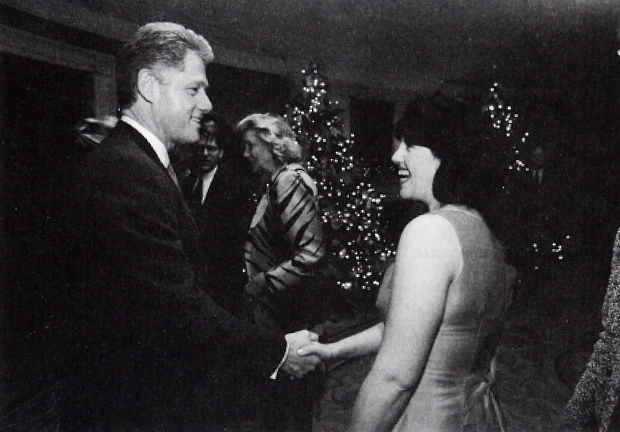'Lewinsky wil alles onthullen in tweede boek over Clinton' | Het Parool