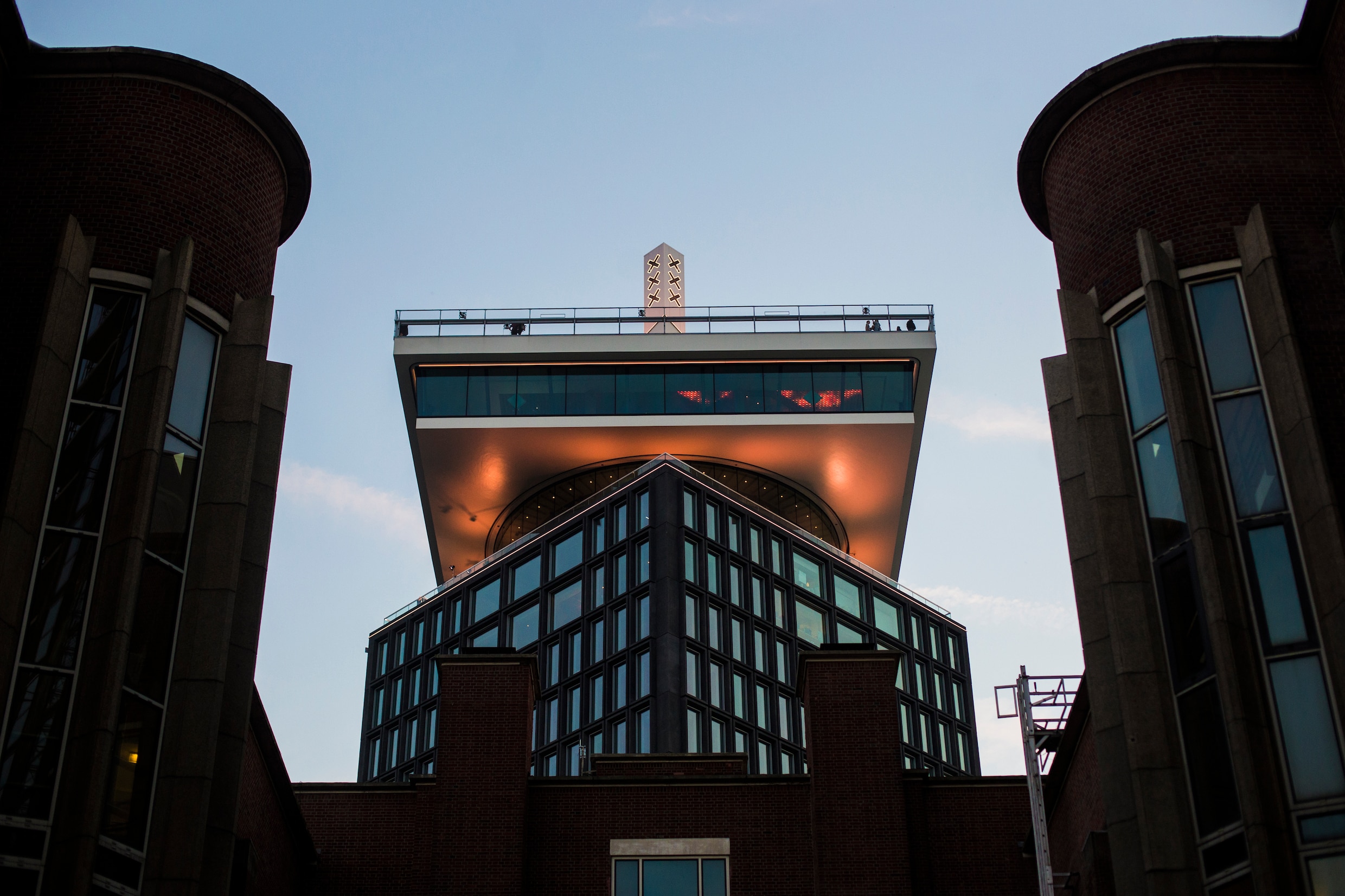 De A’dam Toren bestaat 10 jaar: hebben Amsterdammers het buitenbeentje ...