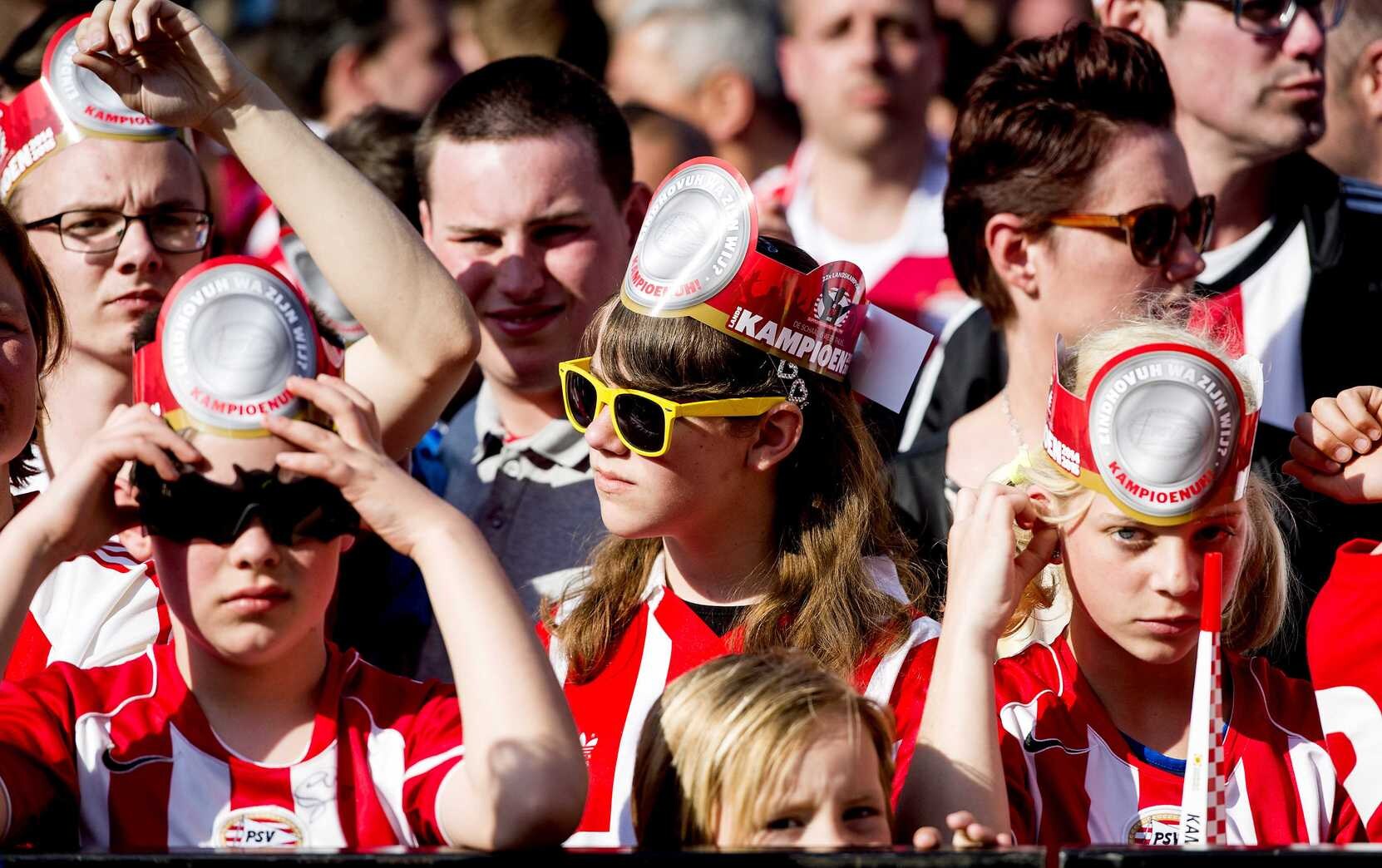 Huldiging PSV in Eindhoven trekt 100.000 fans | Het Parool