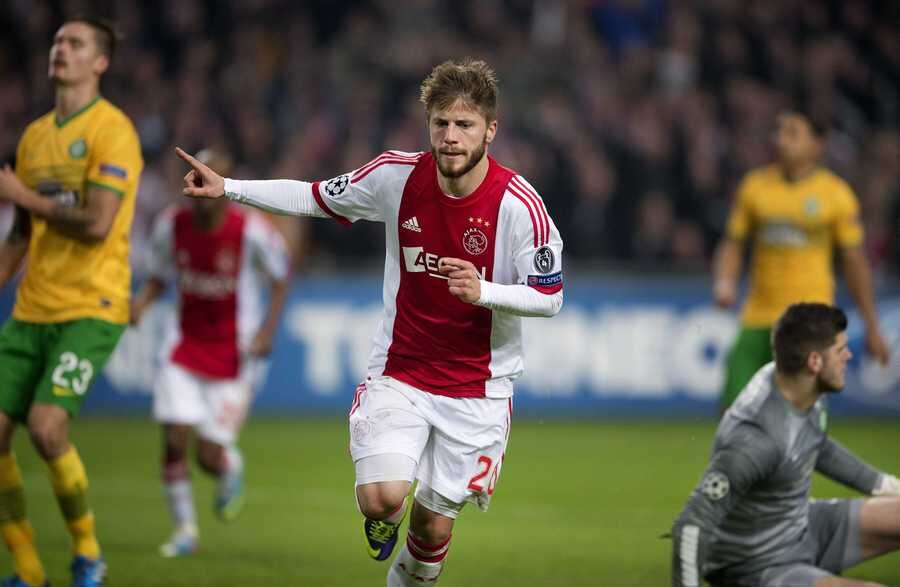 Sterk Ajax pakt eerste overwinning in Champions League | Het Parool