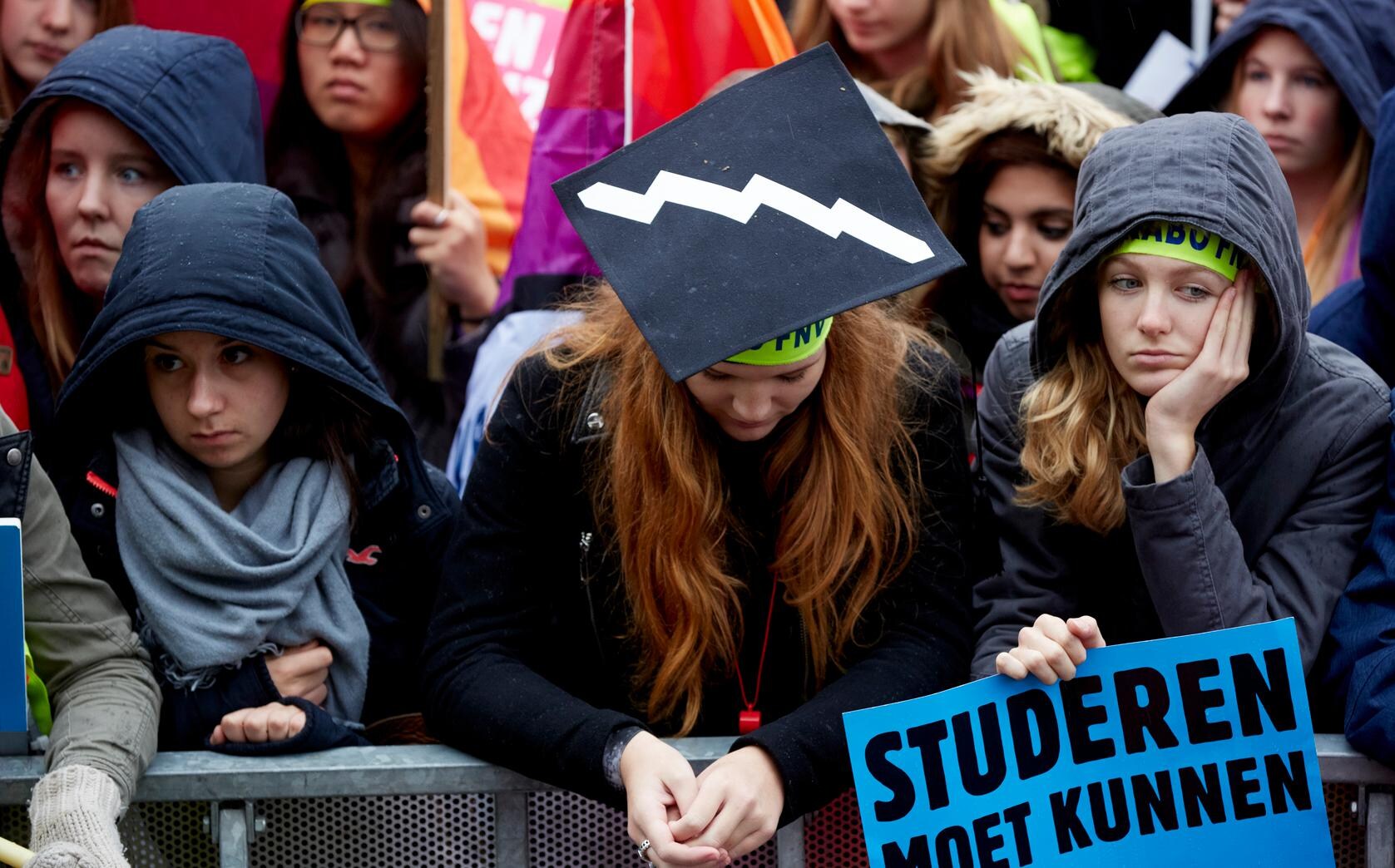Studenten gaan straat op: ‘Wij willen compensatie voor torenhoge ...