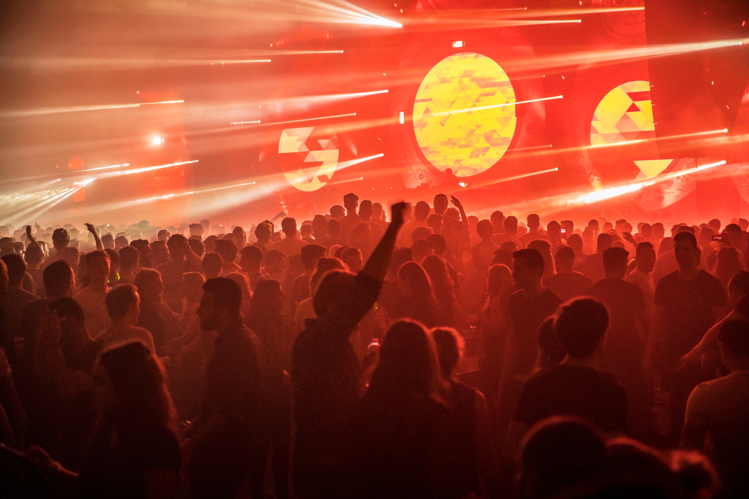 Valhalla plots geannuleerd: einde voor winterfestival in de RAI | Het ...