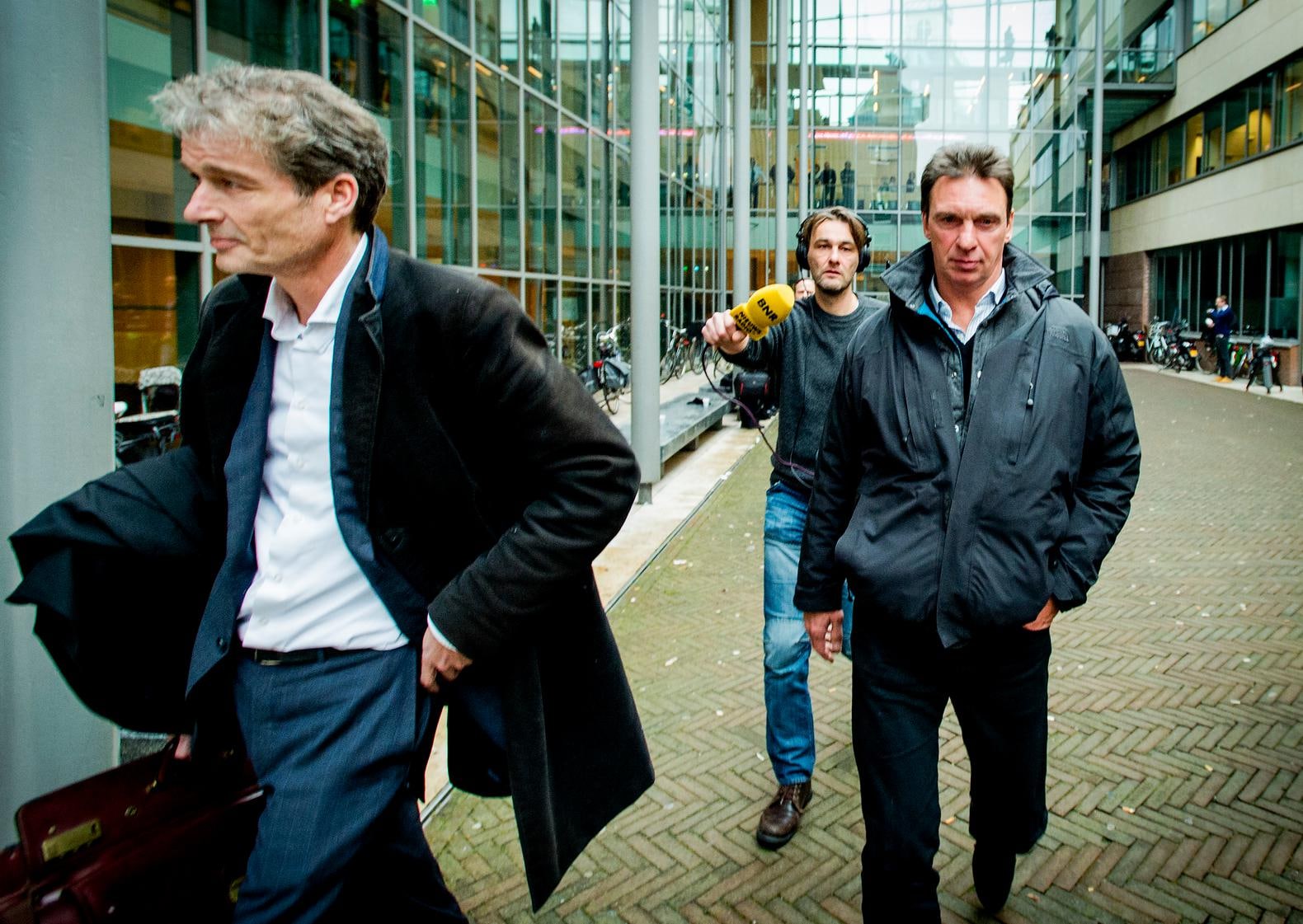'Advocaat smokkelde post aan Holleeder binnen' | Het Parool