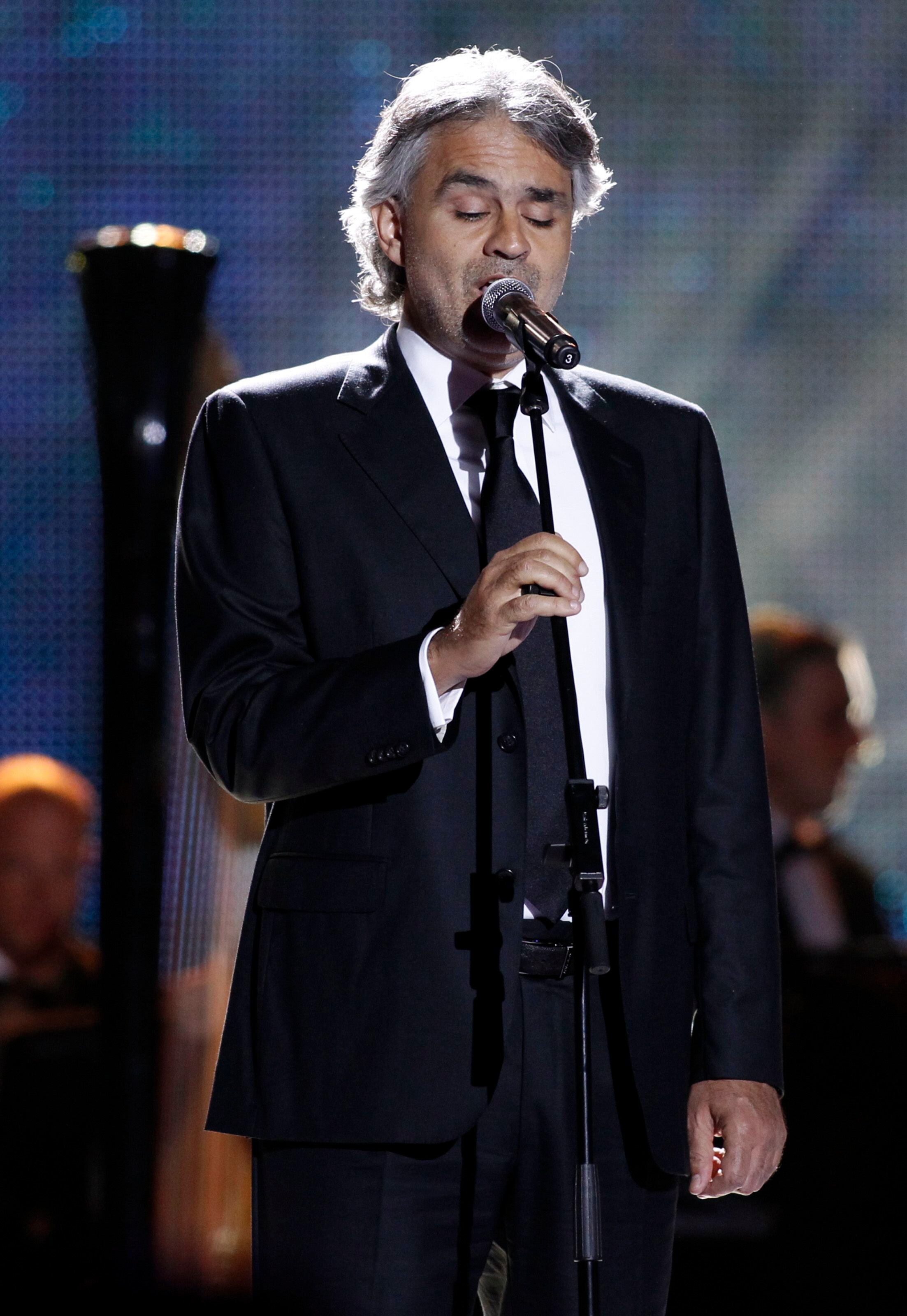 Jennifer Lopez en Andrea Bocelli nemen duet op | Het Parool